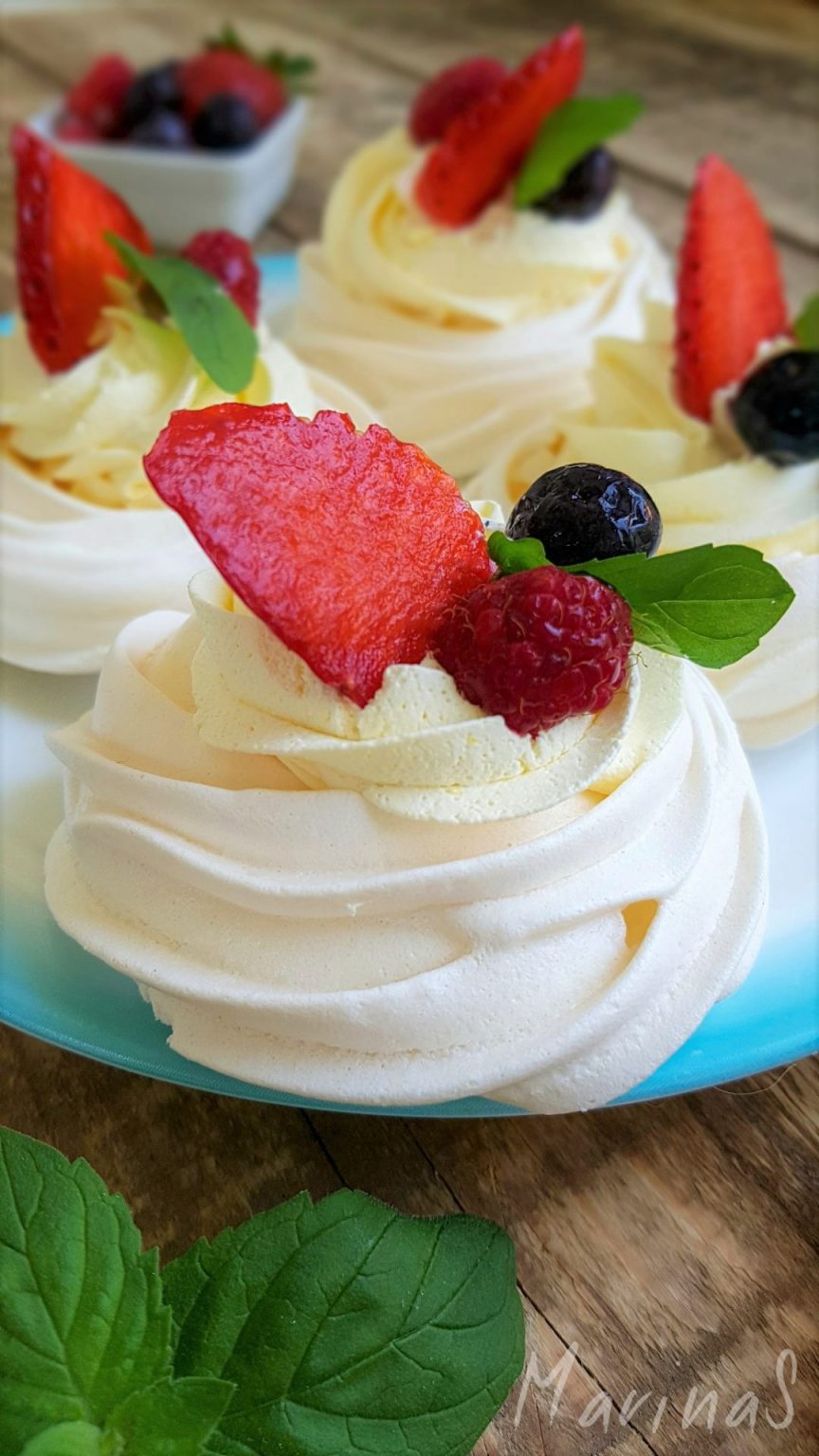 Mini Pavlove - MarinaS Taste