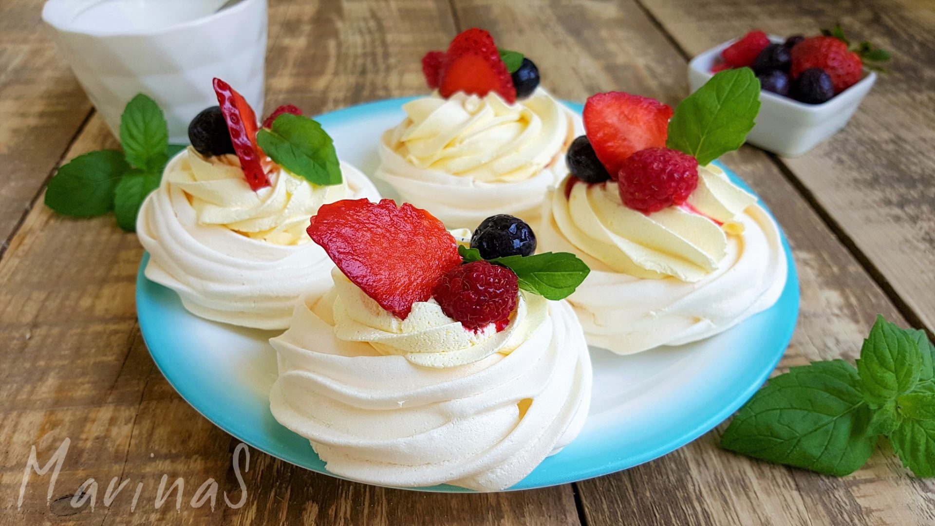 Mini Pavlove - MarinaS Taste