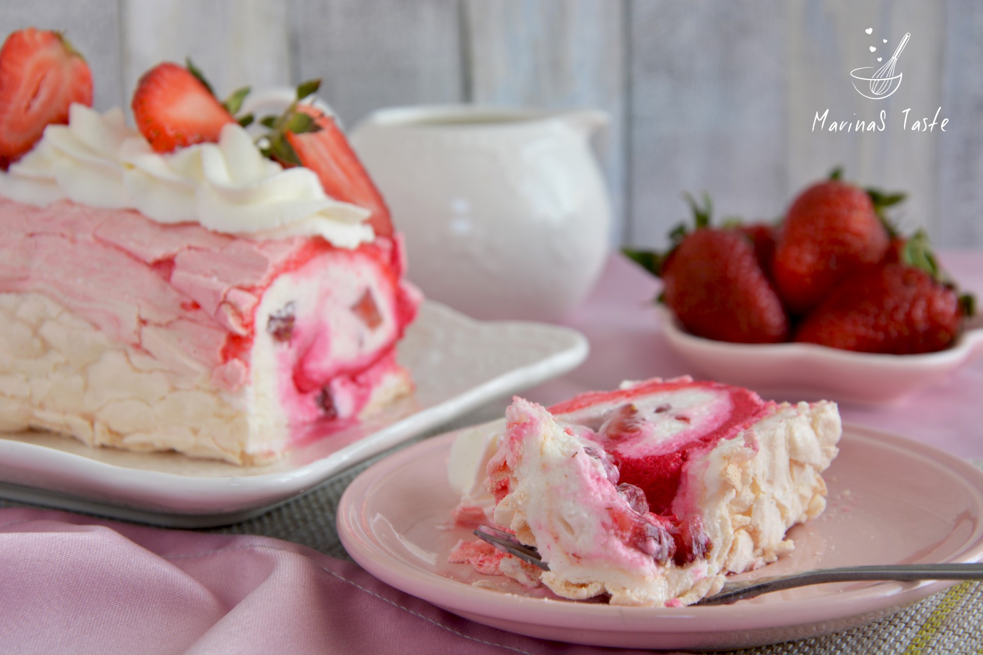 Beze rolada sa jagodama - MarinaS Taste